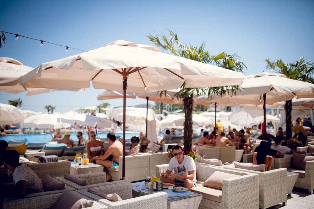 Beach Club Bali Favorit untuk Birthday Party